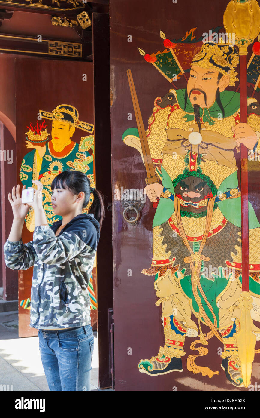 China, Shanghai, Yuyuan Garden, City God Temple of Shanghai, Doorway ...
