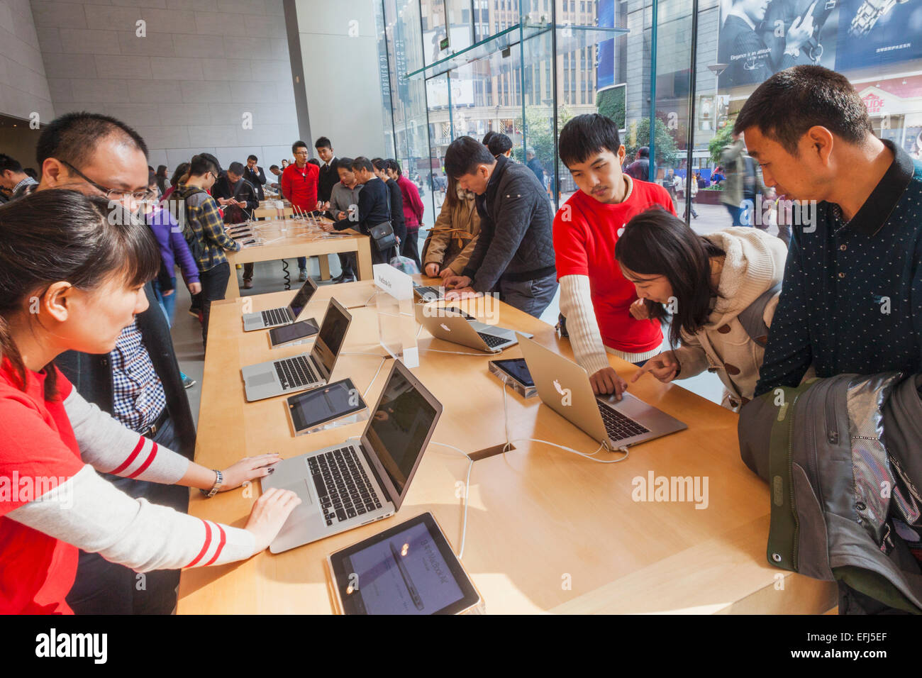 China, Shanghai, Nanjing Road, Interior of Apple Store Stock Photo - Alamy
