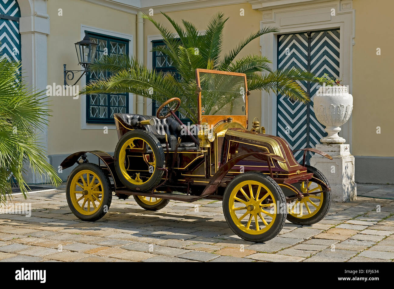 Antique car, Renault AX, built in 1908 Stock Photo - Alamy