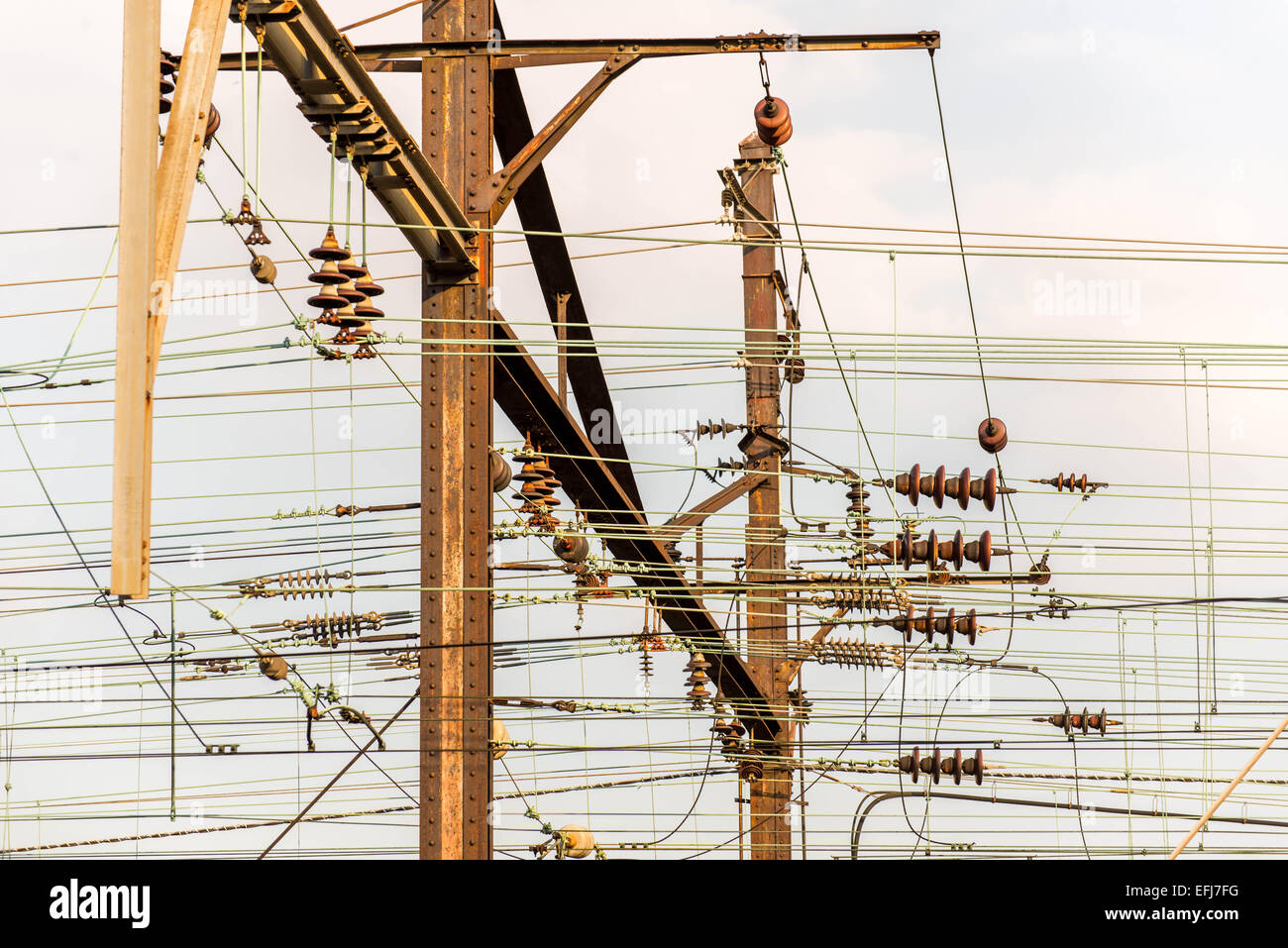 Overhead power cables hi-res stock photography and images - Alamy