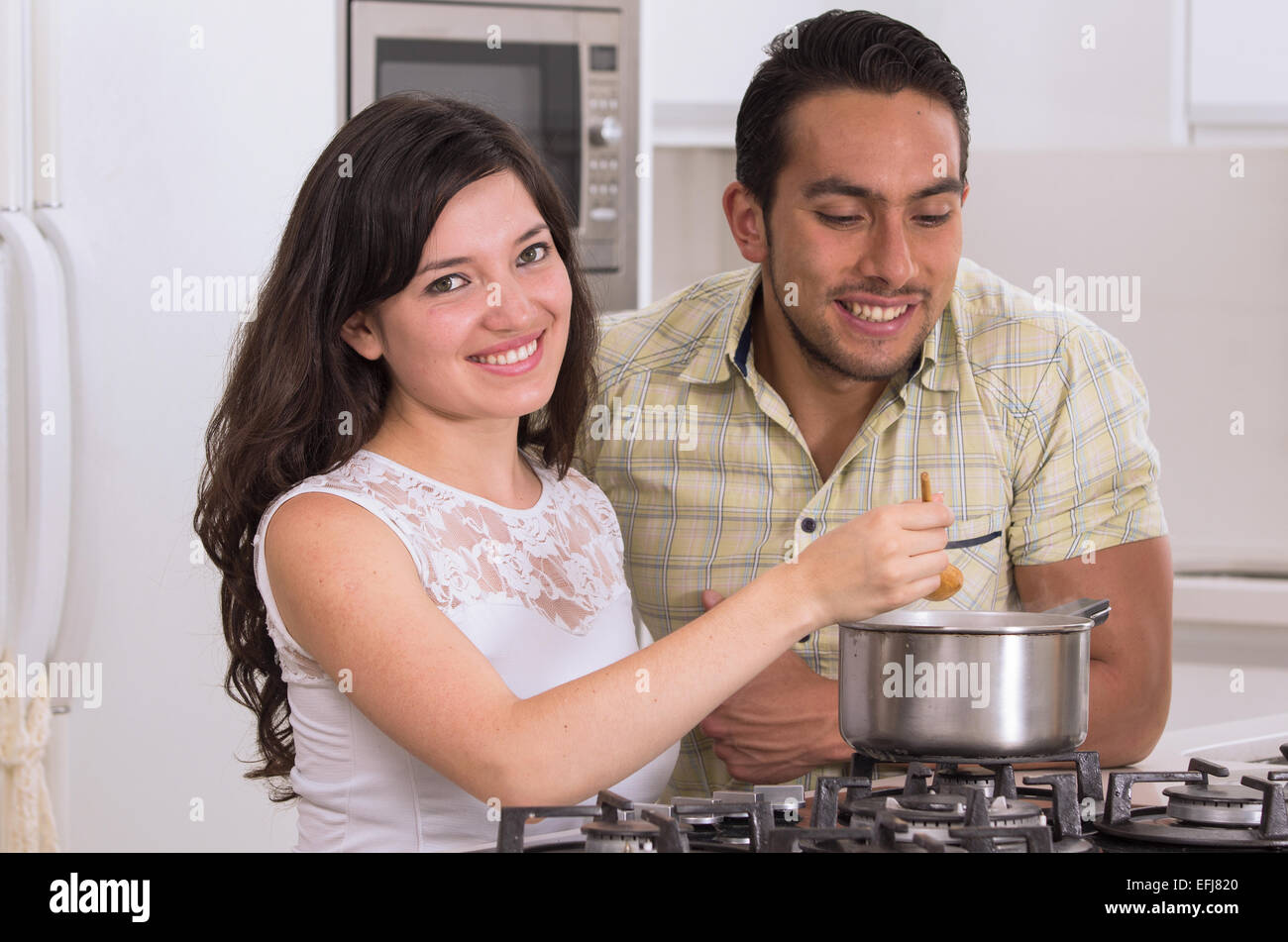 Couples cooking kitchen hi-res stock photography and images - Alamy