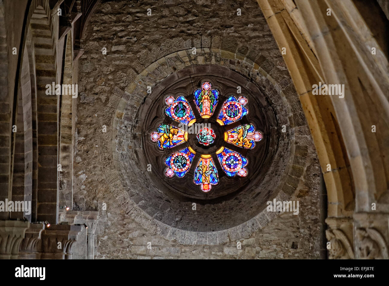 St Davids Cathedral (Welsh Eglwys Gadeiriol Tyddewi), is situated in St ...