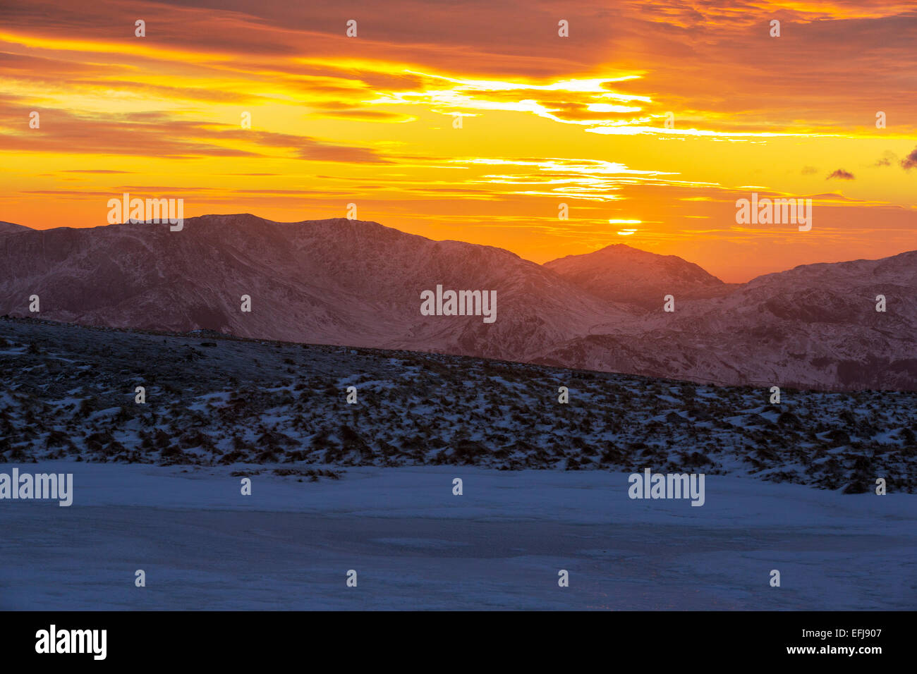 The view south west from the summit of Red Screes at sunset in the Lake ...