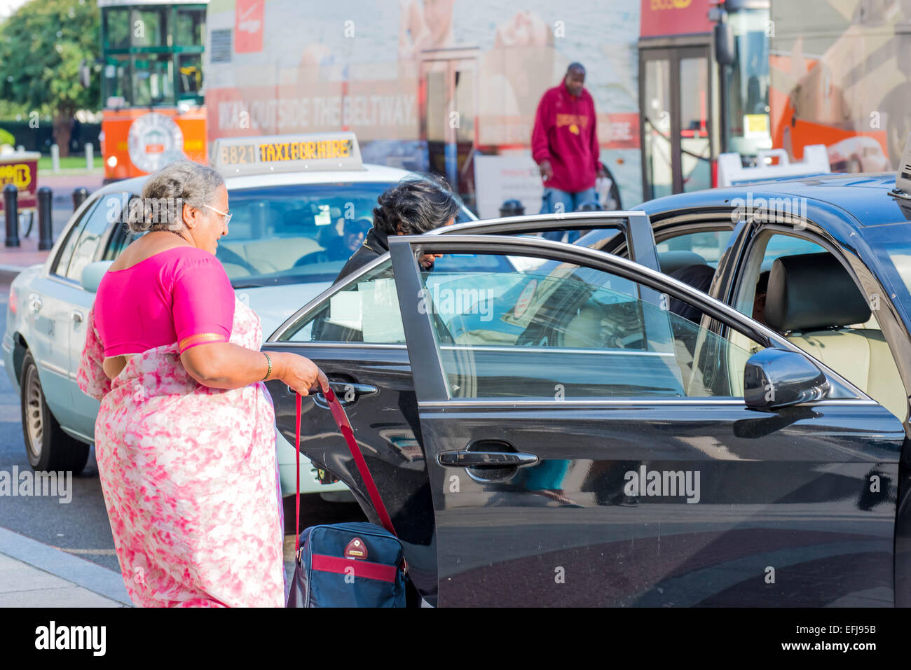 October 2, 2014: Washington, DC, people traveling through Union Station ...
