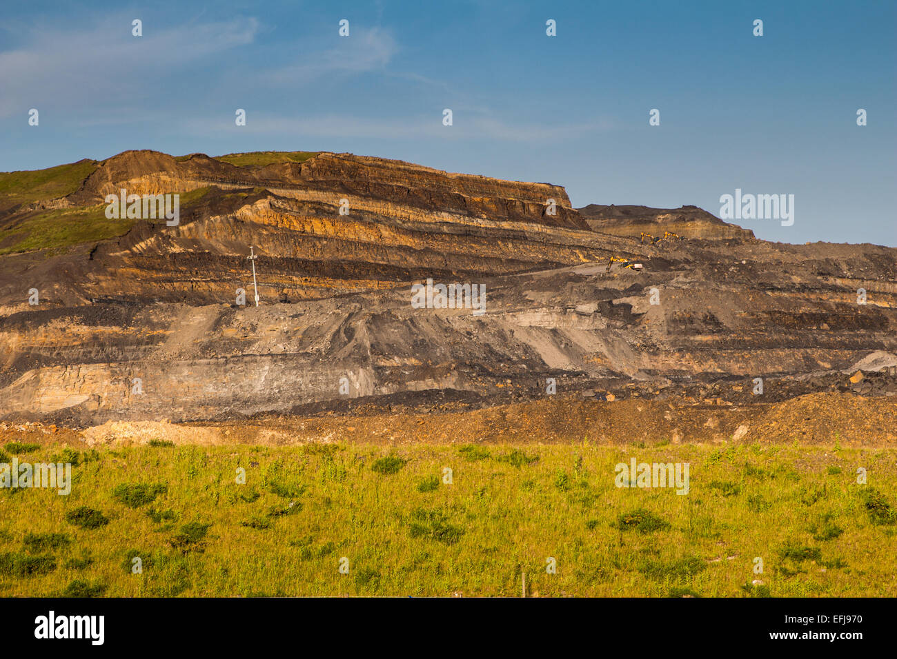 Open cast coalmine hi-res stock photography and images - Alamy