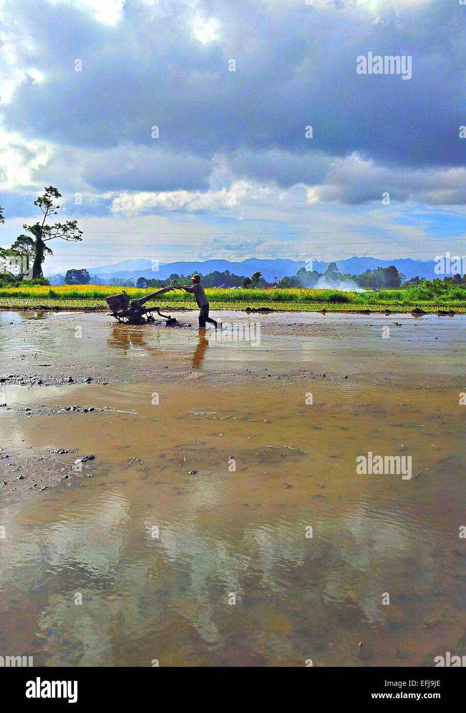 Plowing water hi-res stock photography and images - Alamy