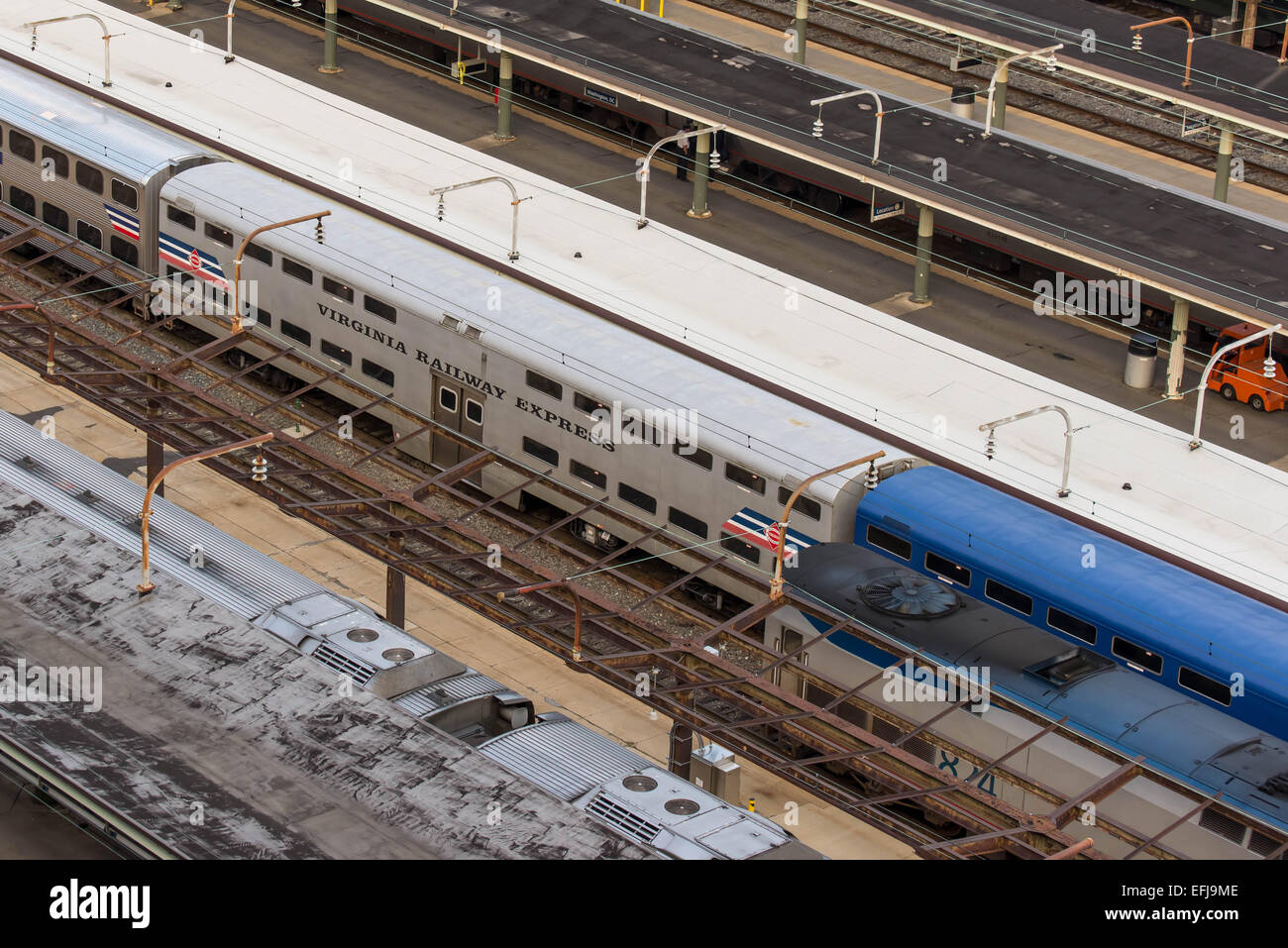 Dc trains hi-res stock photography and images - Alamy