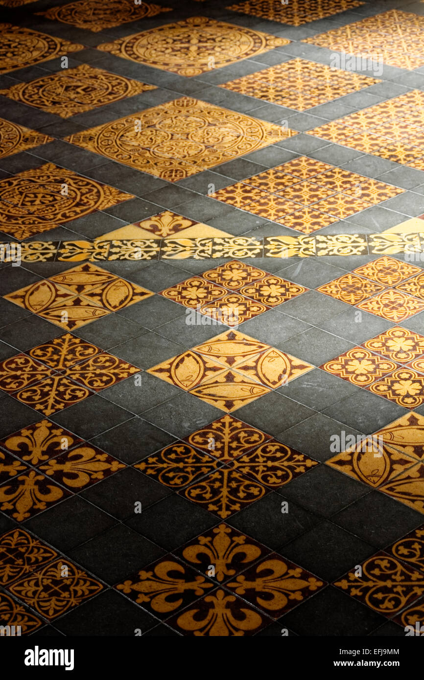 St davids cathedral shrine hi-res stock photography and images - Alamy