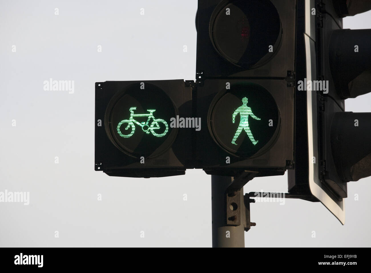 Pedestrian crossing lights hi-res stock photography and images - Alamy