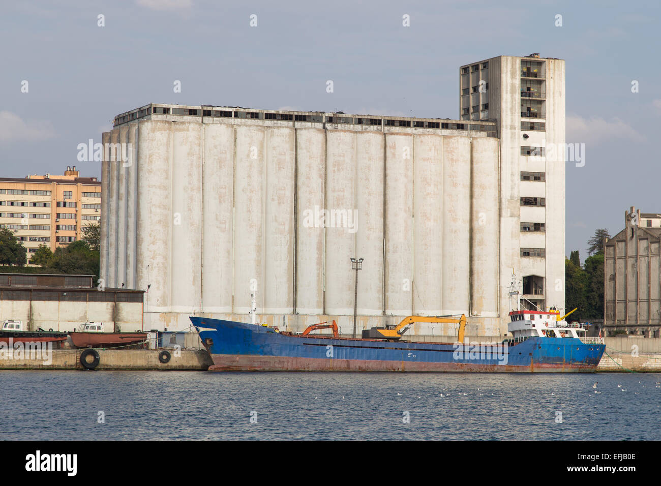 Silos ship port hi-res stock photography and images - Alamy
