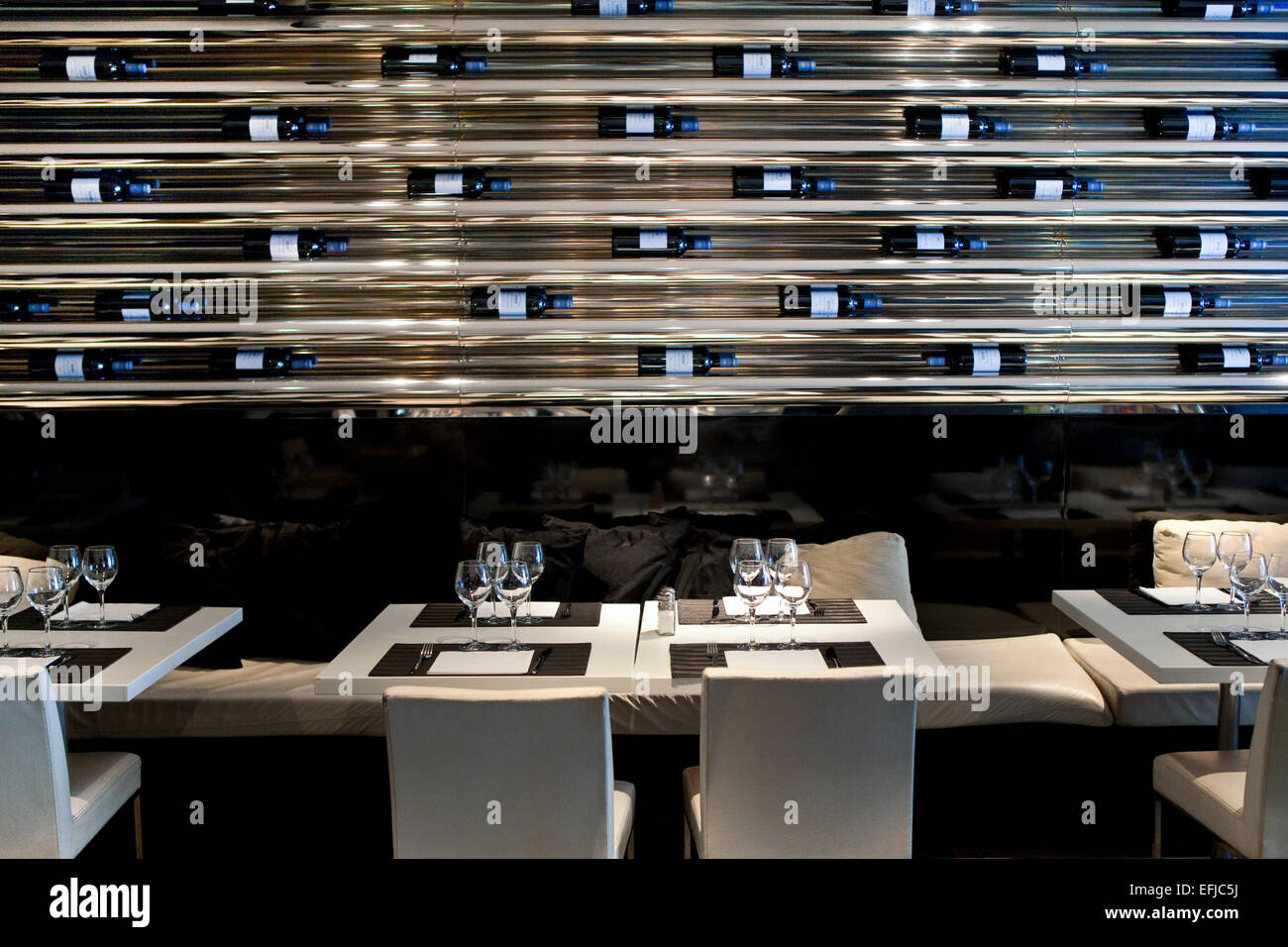 Room of restaurant hi-res stock photography and images - Alamy