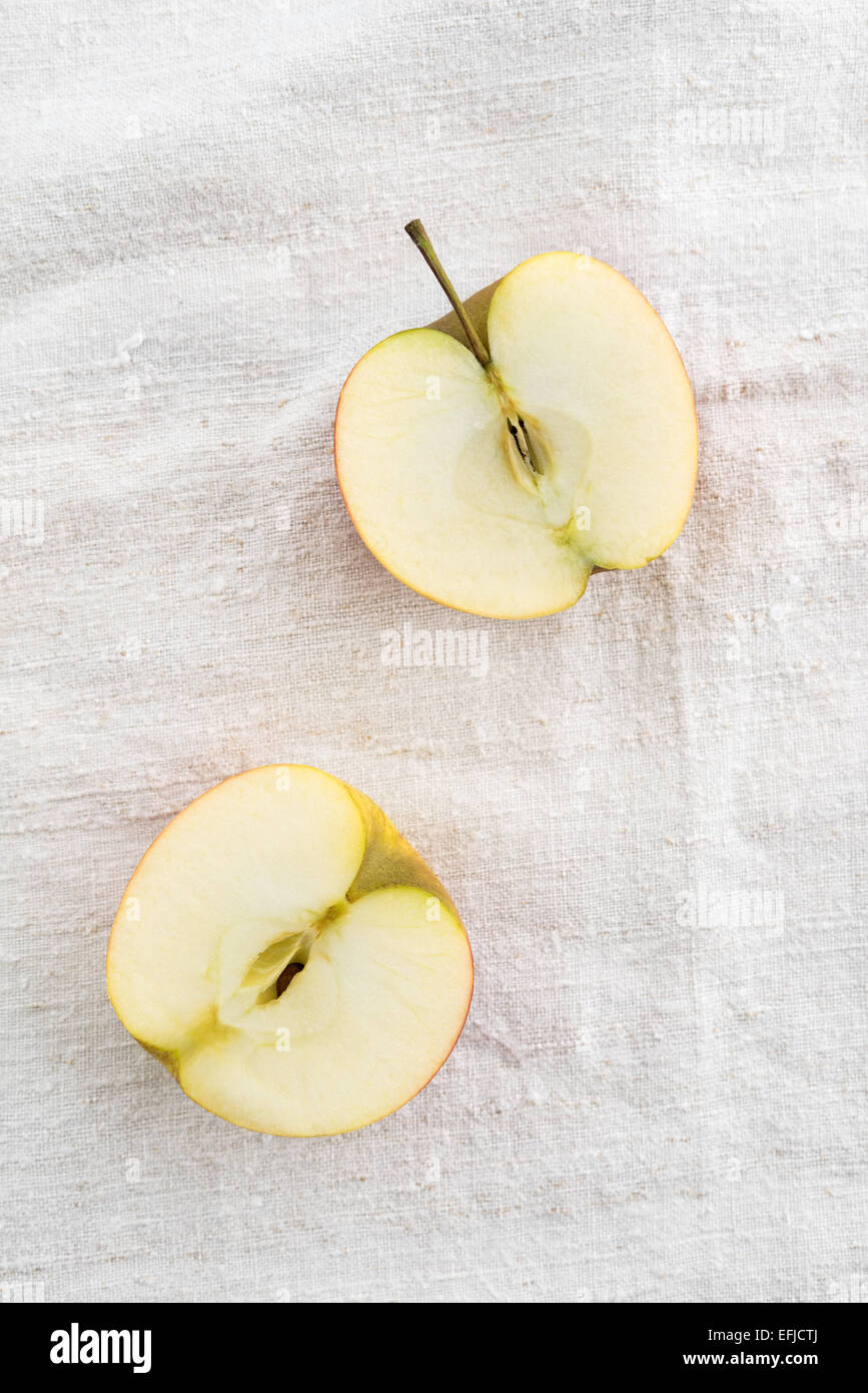 Two apple halves hi-res stock photography and images - Alamy