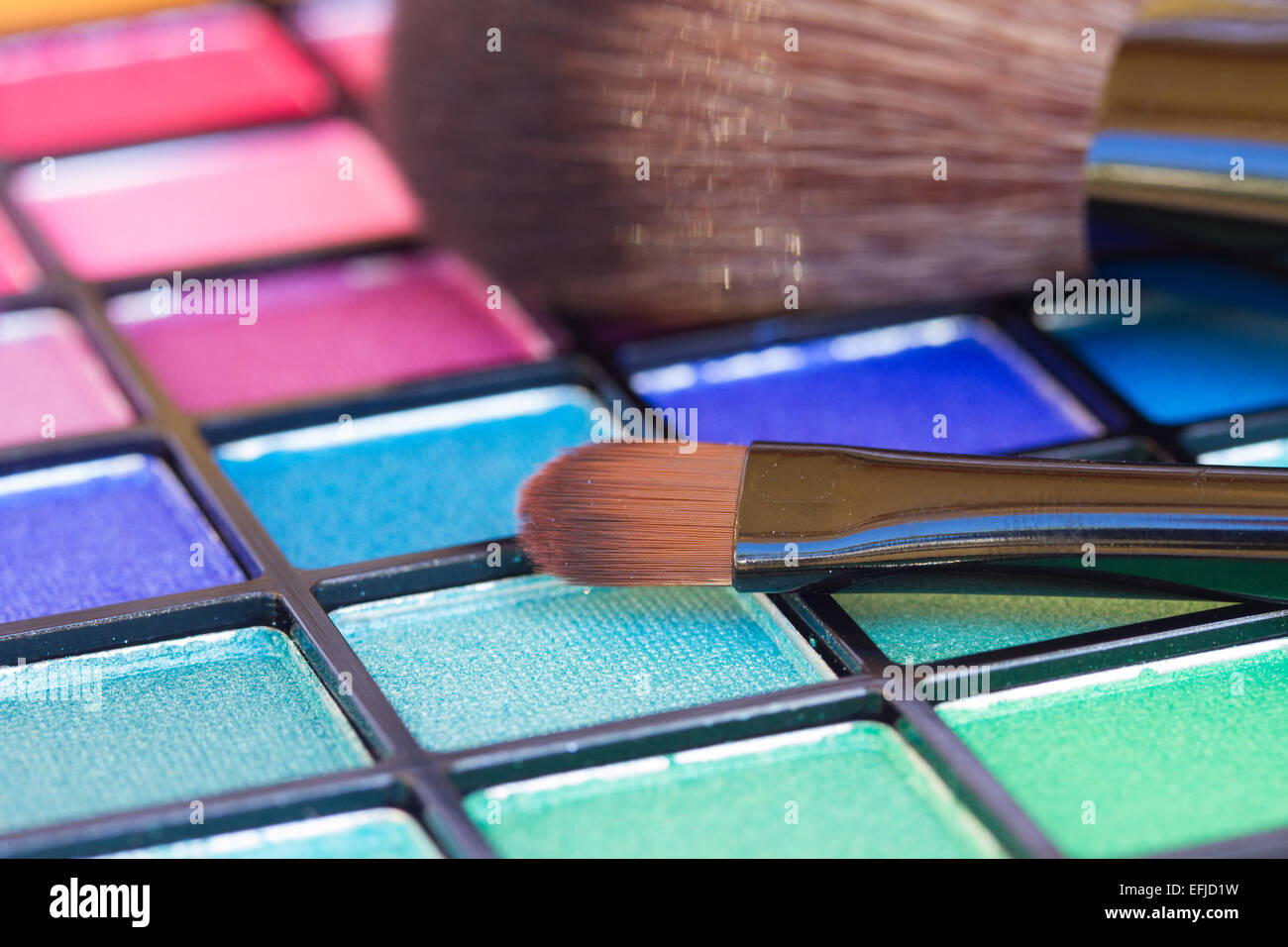 brushes on eye shadows palette Stock Photo - Alamy
