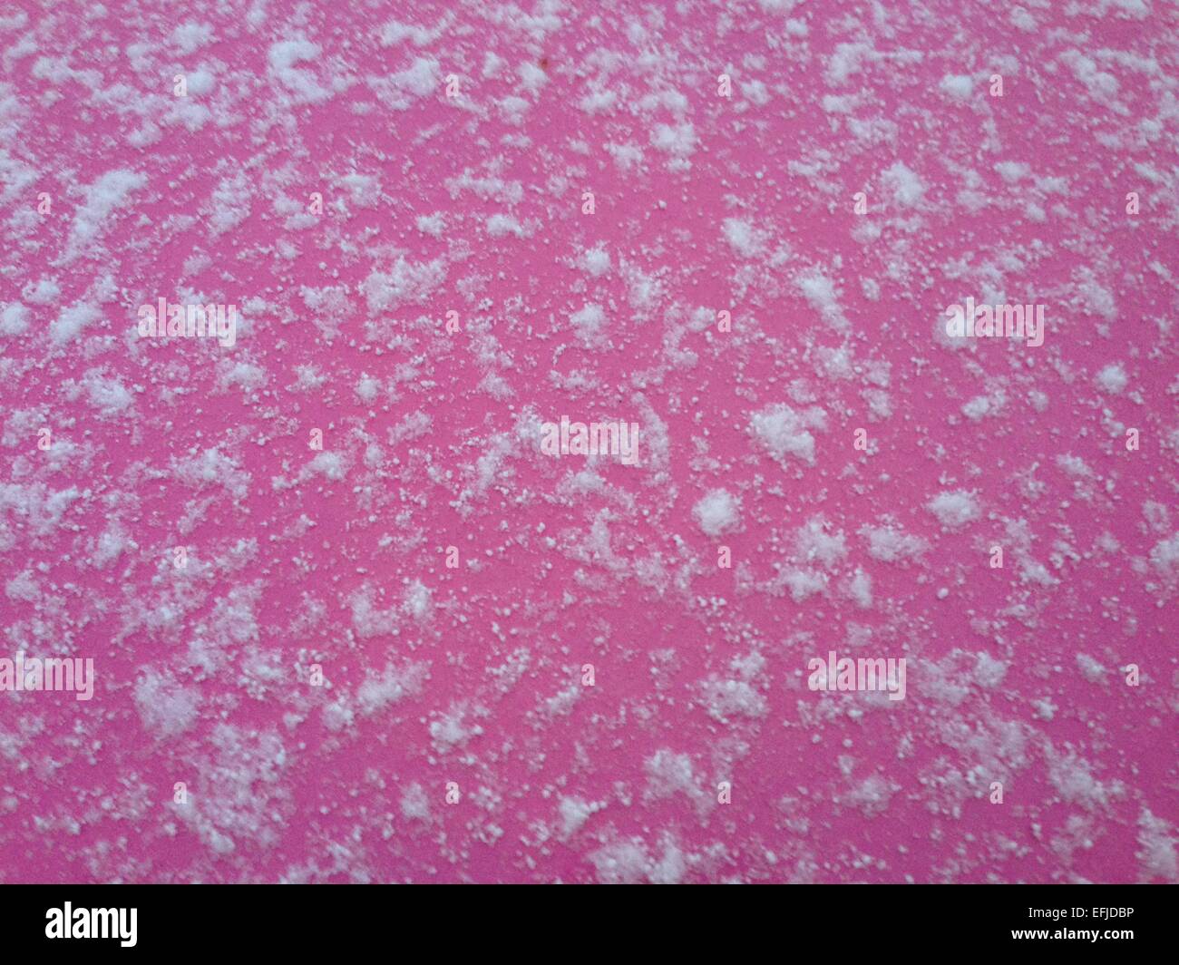 Hempstead Valley, Gillingham, Kent, UK. 5th February, 2015. Snow falls ...