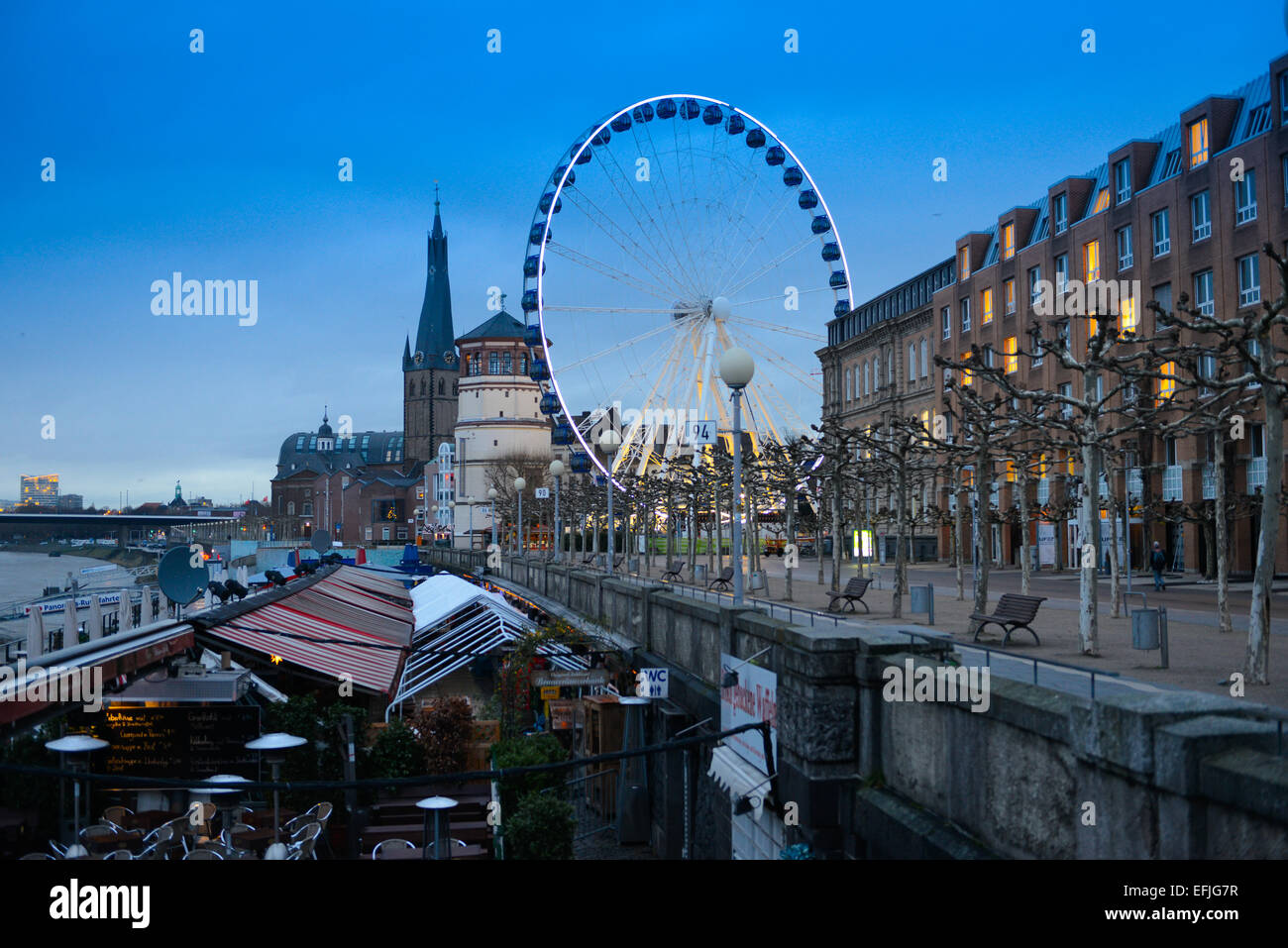 Waterfront cafes and restaurants with ferris wheel in Dusseldorf ...