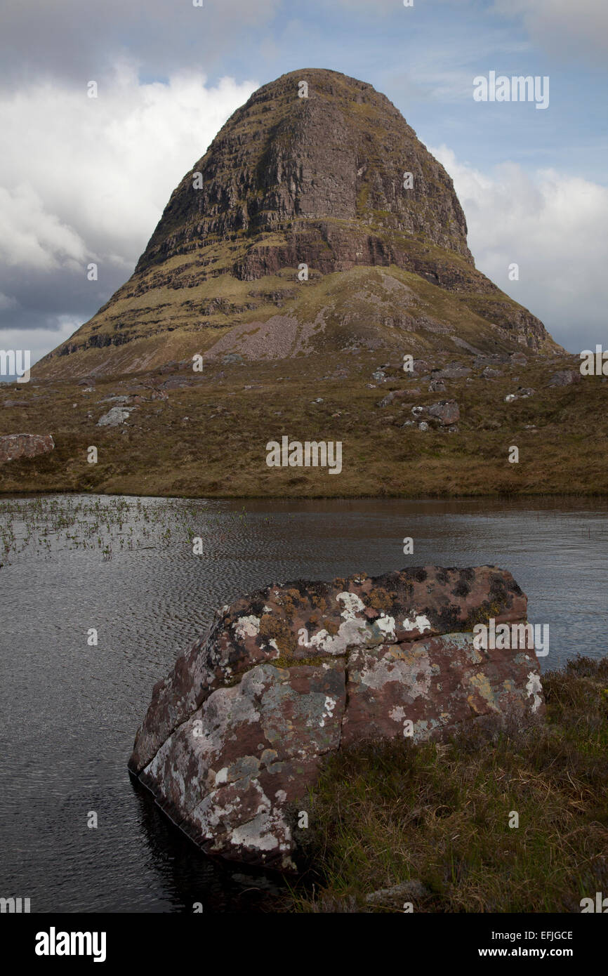 Suilven mountain scenery in Assynt, North West highlands of Scotland ...