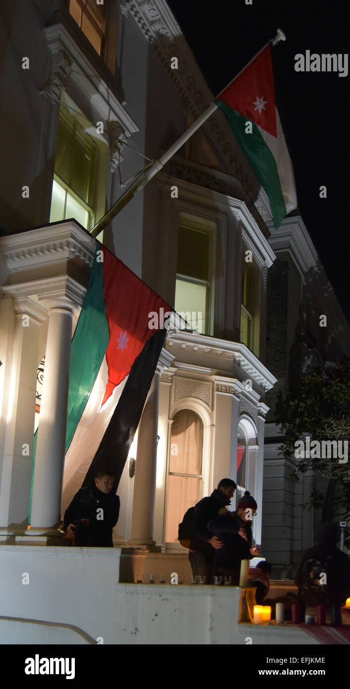 London, UK, 5th Feb 2015 : Hundreds of Jordanian hold a Candlelight ...