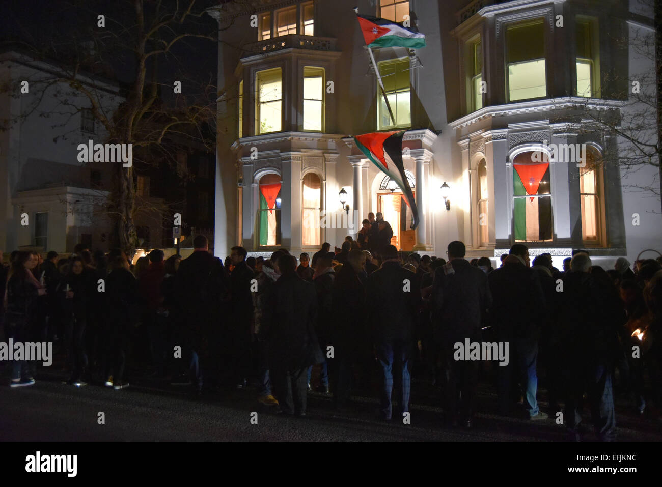 London, UK, 5th Feb 2015 : Hundreds of Jordanian hold a Candlelight ...