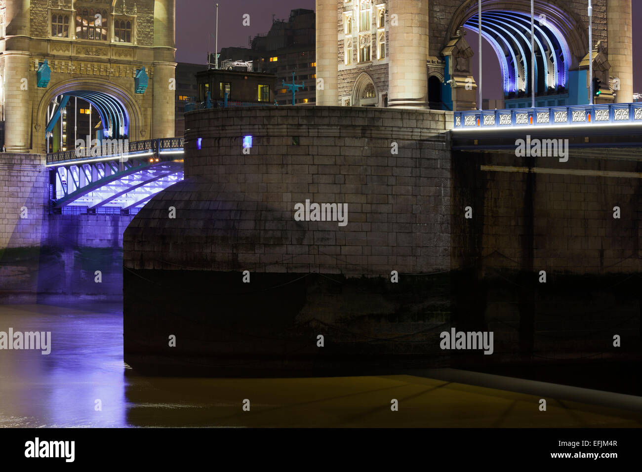 Blue bridge london hi-res stock photography and images - Alamy