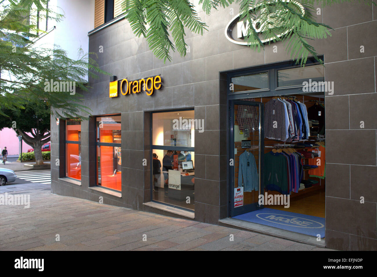 Shop window display shopping center hi-res stock photography and images ...