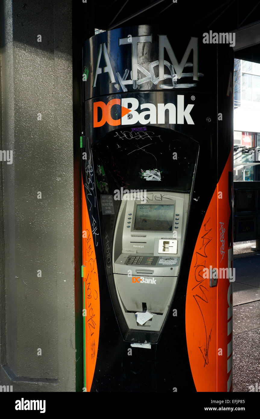 Automated bank teller machine hi-res stock photography and images - Alamy