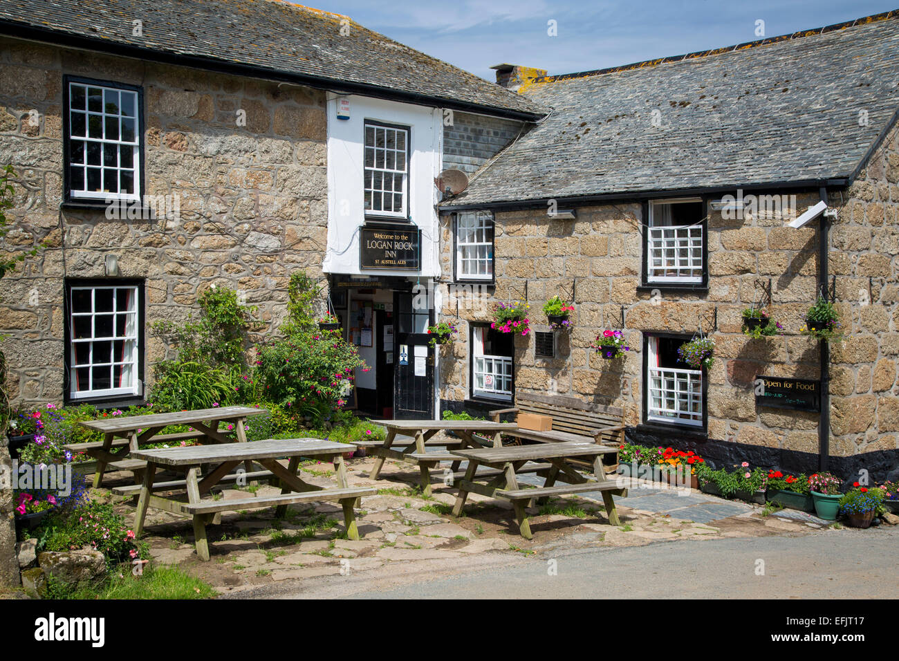 Pub inn building historic structure hi-res stock photography and images ...
