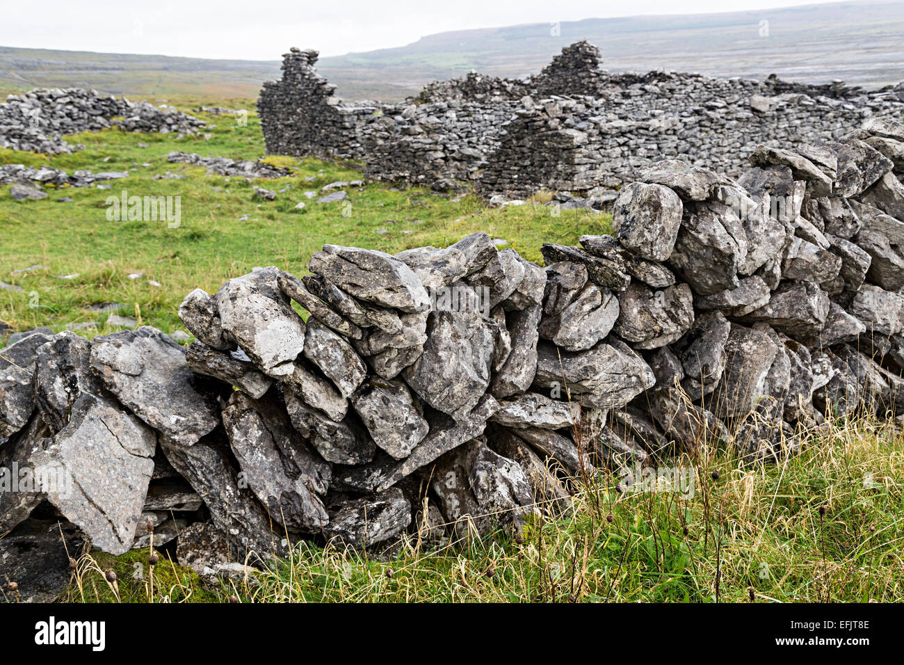 Stone house ireland hi-res stock photography and images - Alamy
