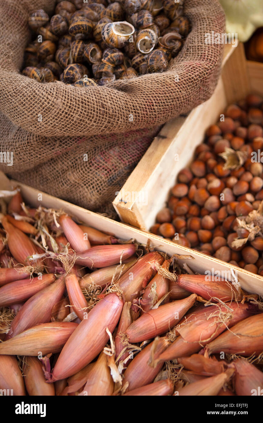 Shallots, snails and nuts on a market stall Stock Photo - Alamy