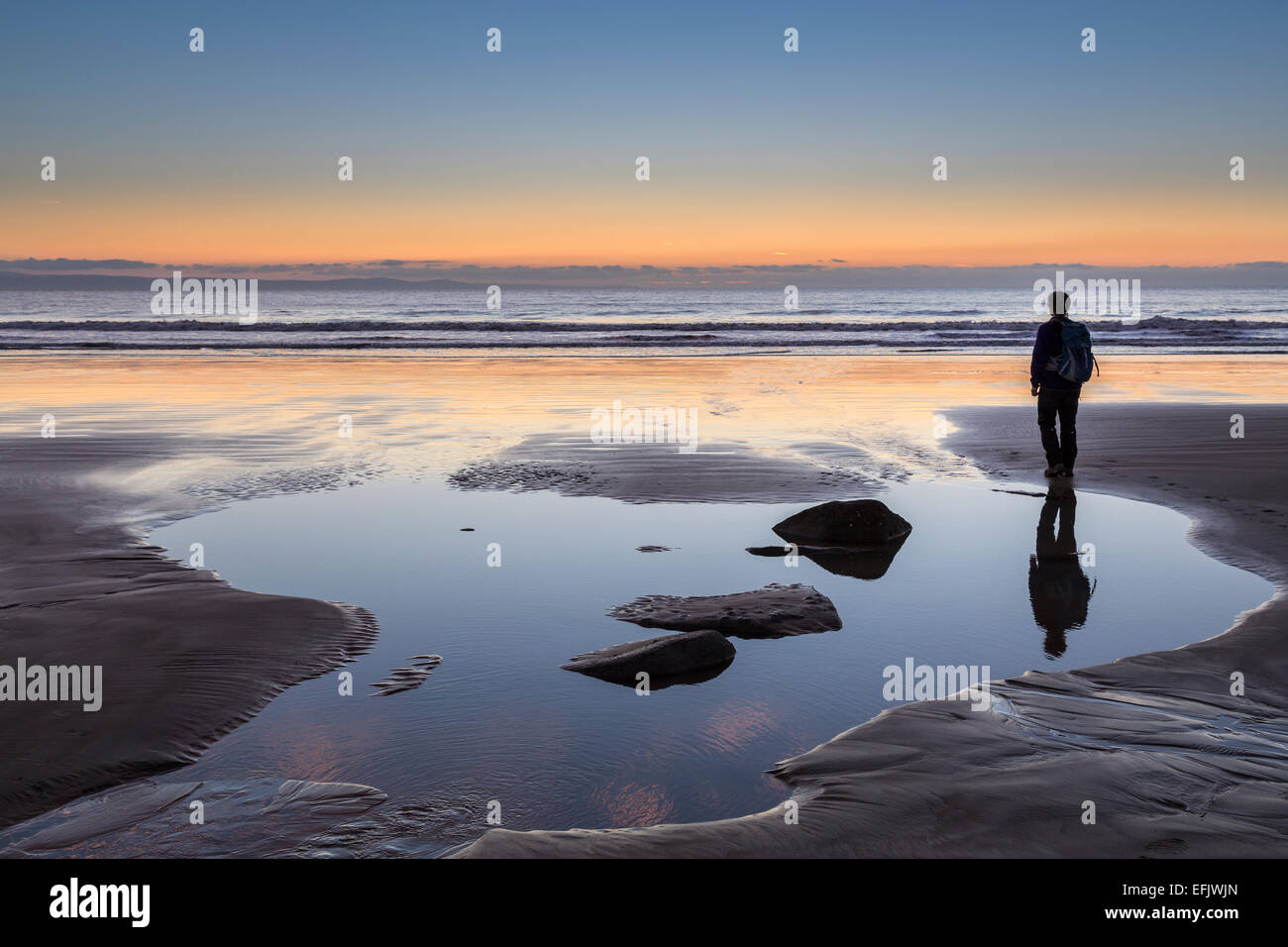 Person at the beach hi-res stock photography and images - Alamy