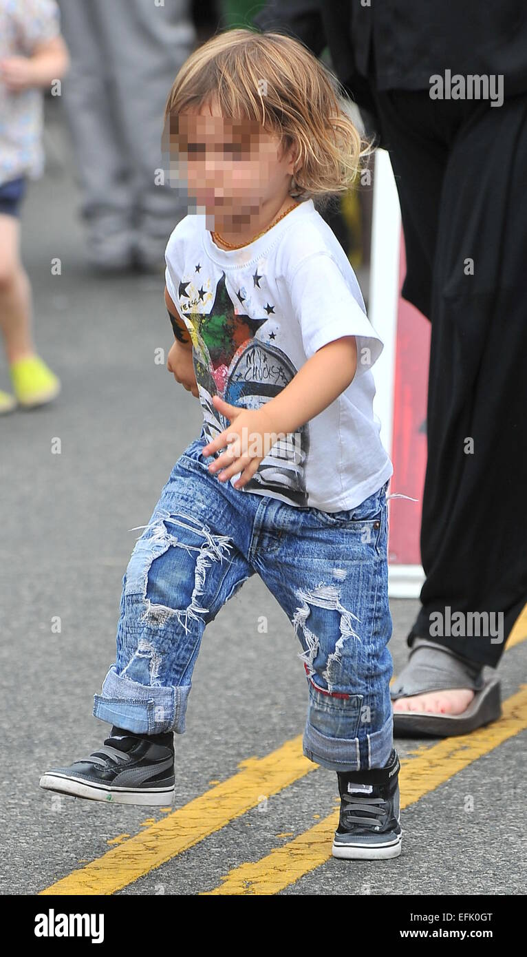 Selma Blair and her son Arthur Bleick visit a local petting zoo in ...