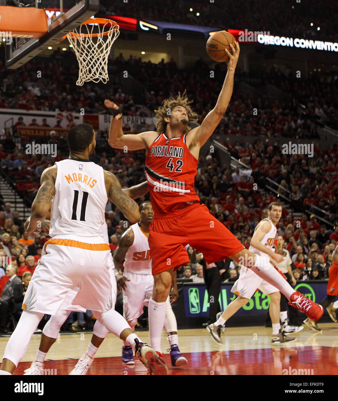Portland, Oregon, USA. 5th Feb, 2015. ROBIN LOPEZ (42) grabs a rebound ...