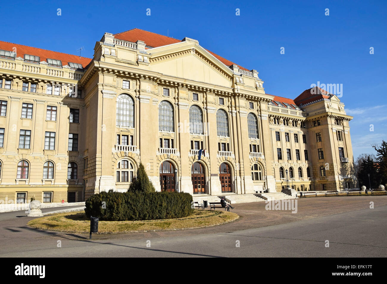 High school building front hi-res stock photography and images - Alamy