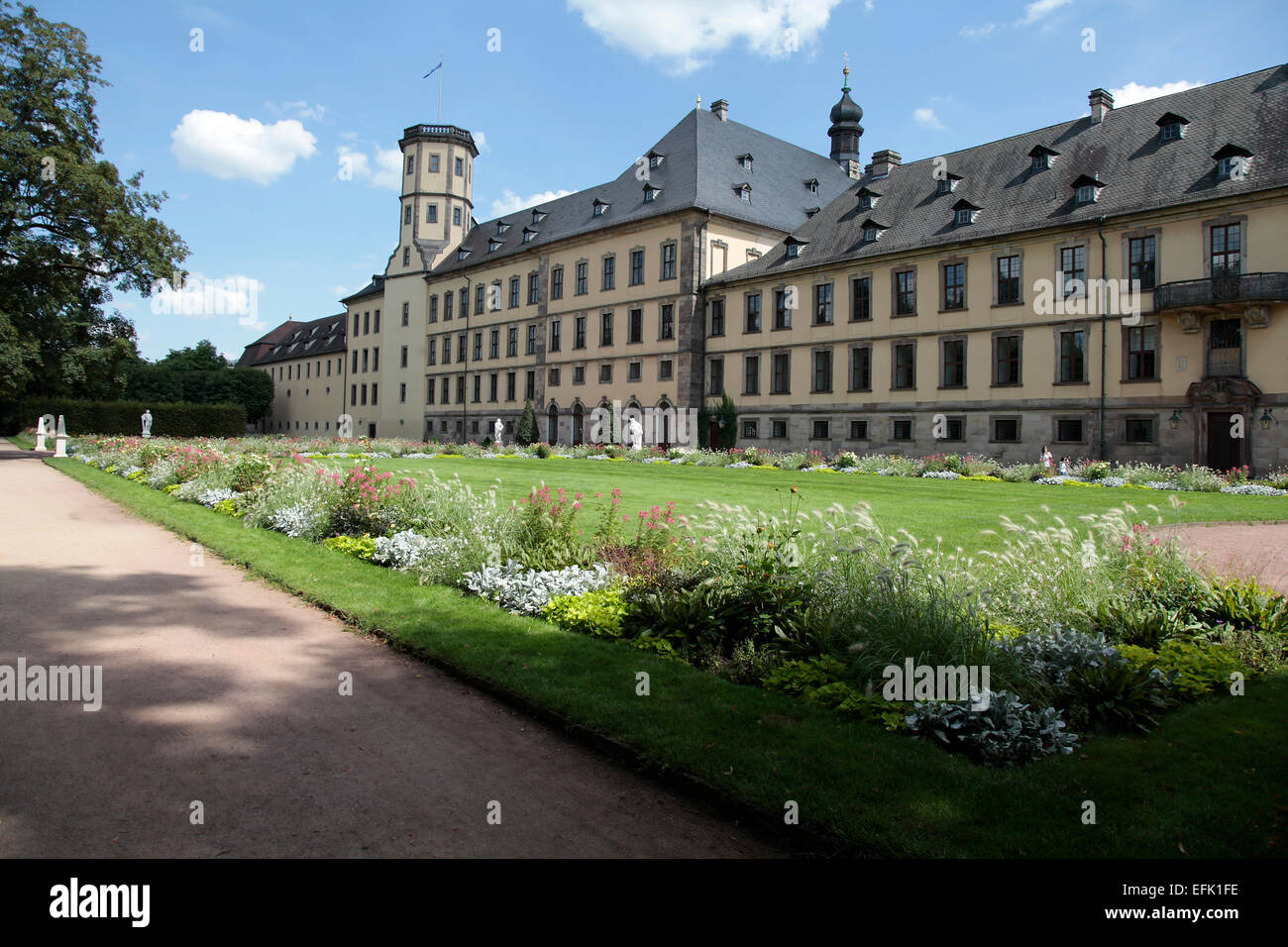 The City Palace of Fulda with castle terrace. From here the trail leads ...