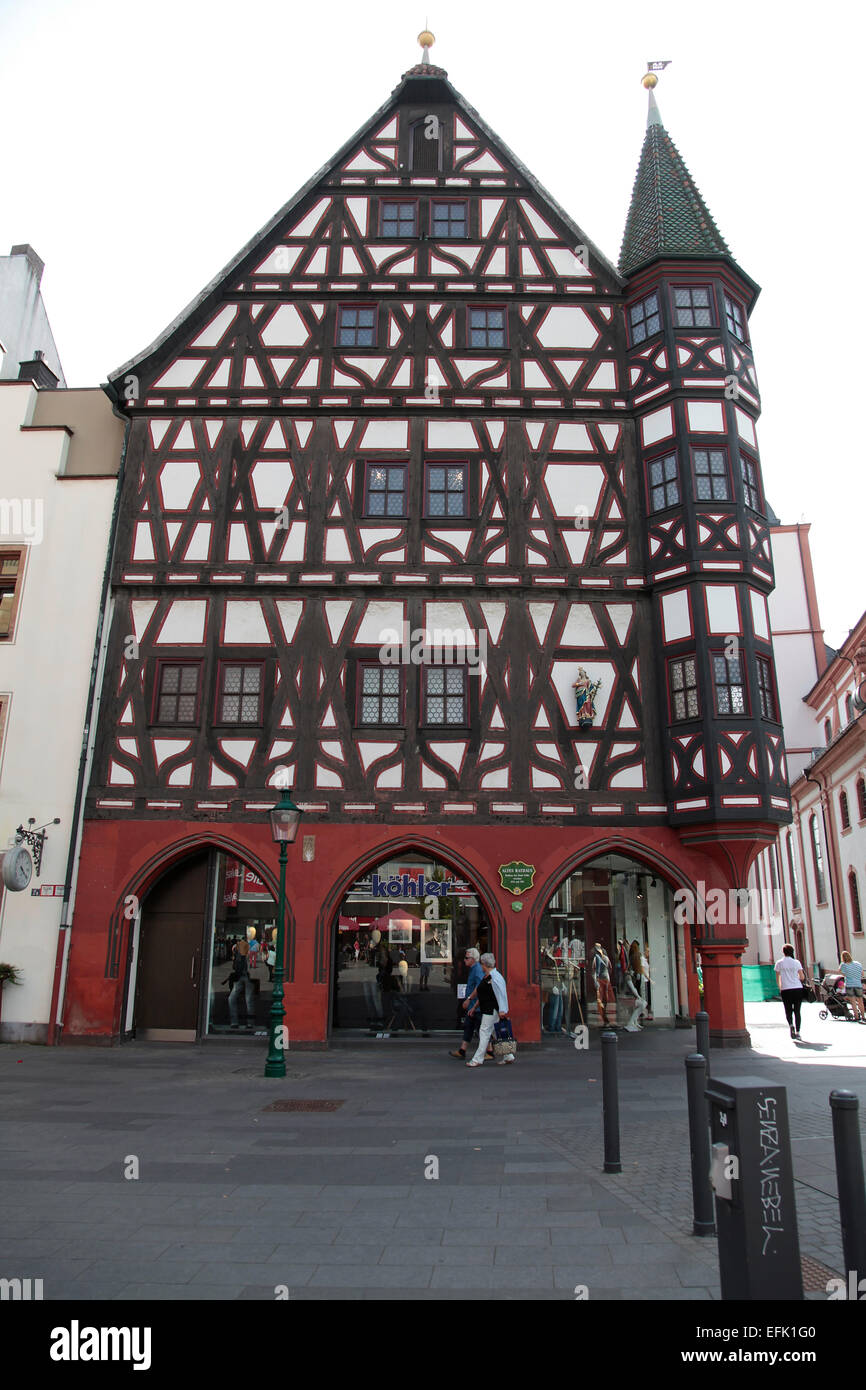On a nearly 500-year history of the Old Town Hall of Fulda one can look ...