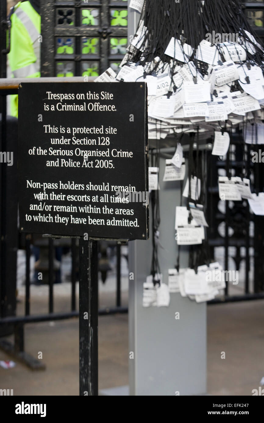 Visitors passes and notice at the gates of Parliament London Stock ...
