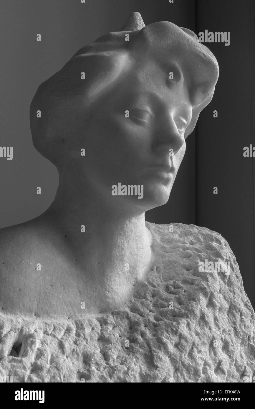 Sculpture by rodin hi-res stock photography and images - Alamy