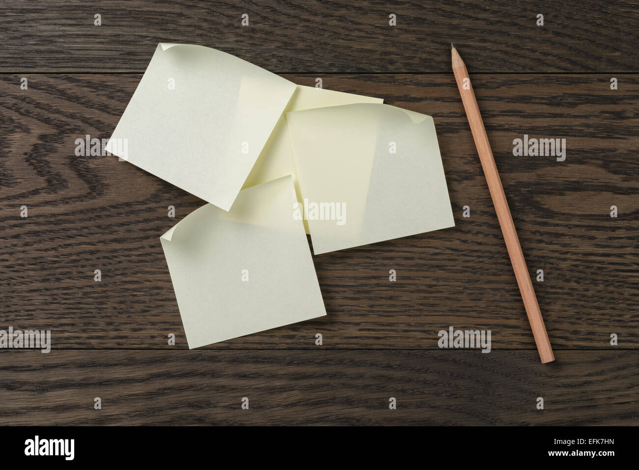 sticky note reminder on oak wood table with pencil Stock Photo - Alamy