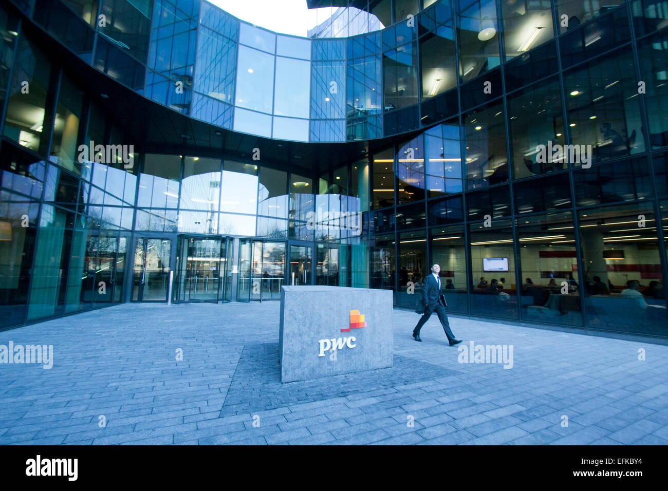 Pwc offices uk hi-res stock photography and images - Alamy