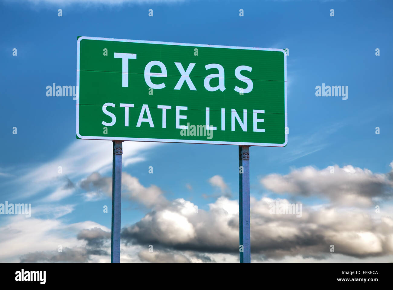 Texas state line sign at the state border Stock Photo - Alamy