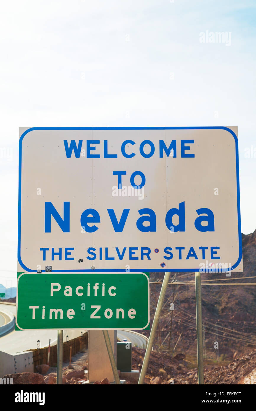 Welcome to Nevada road sign at the state border Stock Photo - Alamy