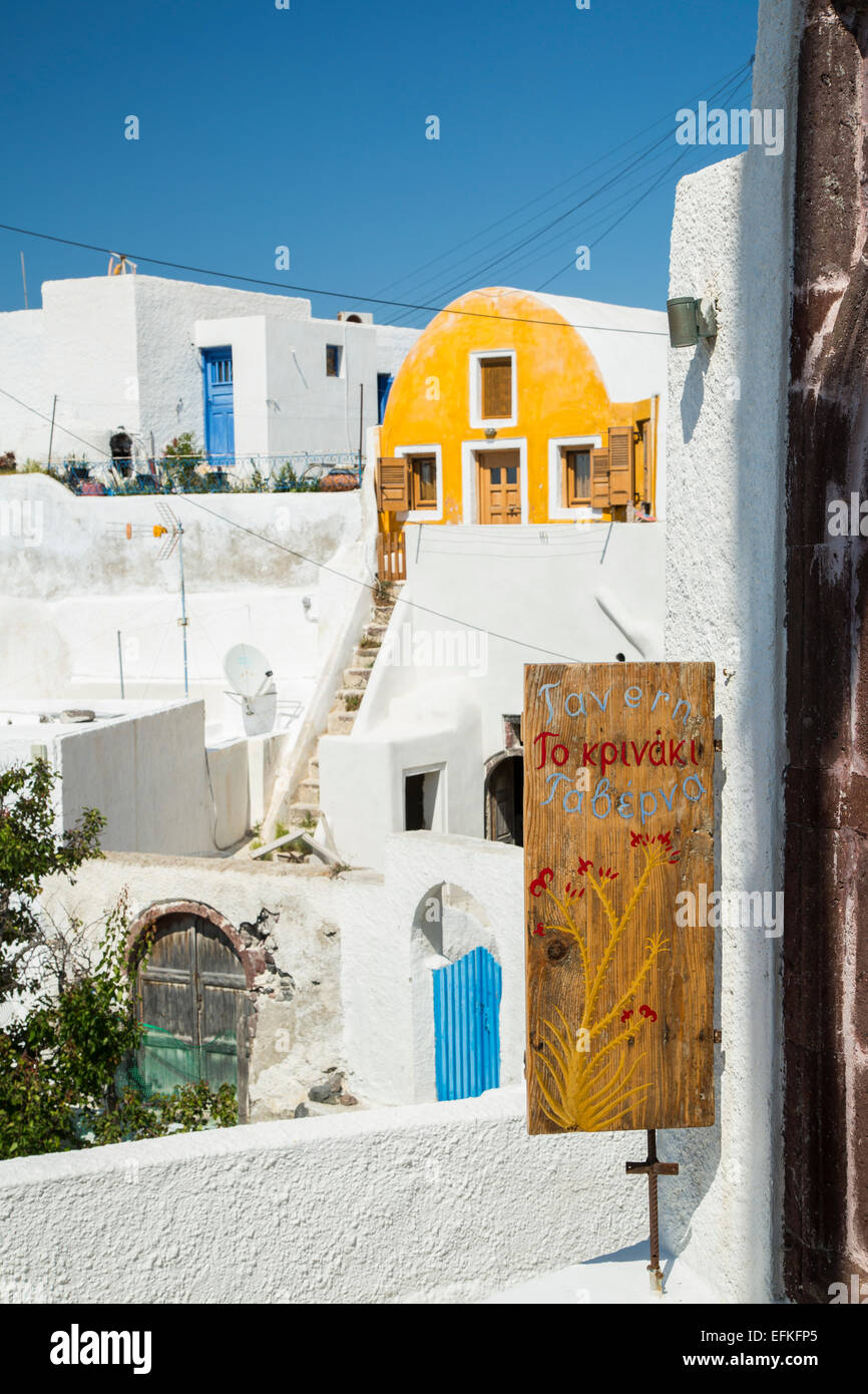 The tiny settlement of Finikia near Oia, Santorini, Cyclades, Greece ...
