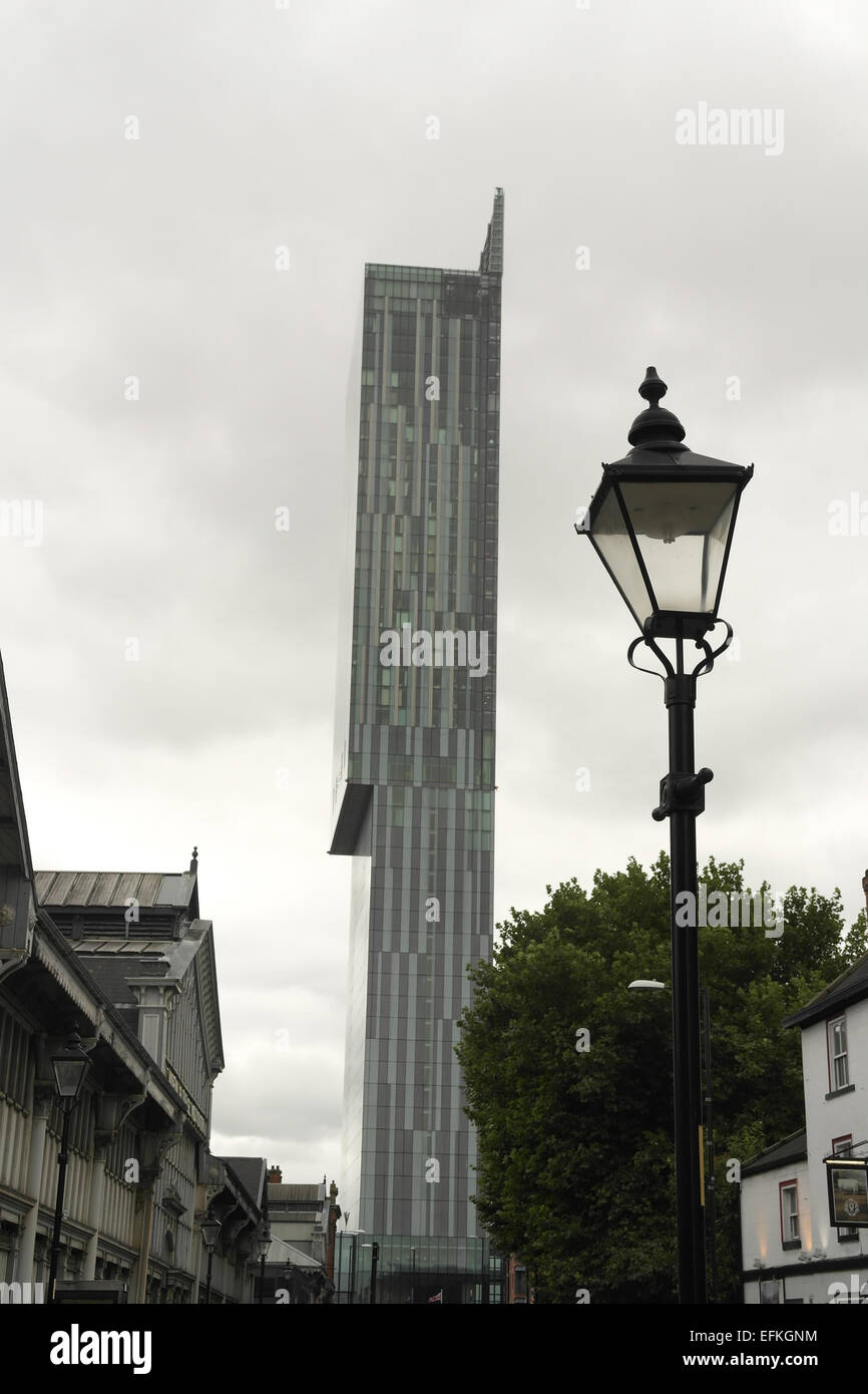 Grey sky portrait Victorian-style gas lamp, Oxnoble Pub, Lower ...