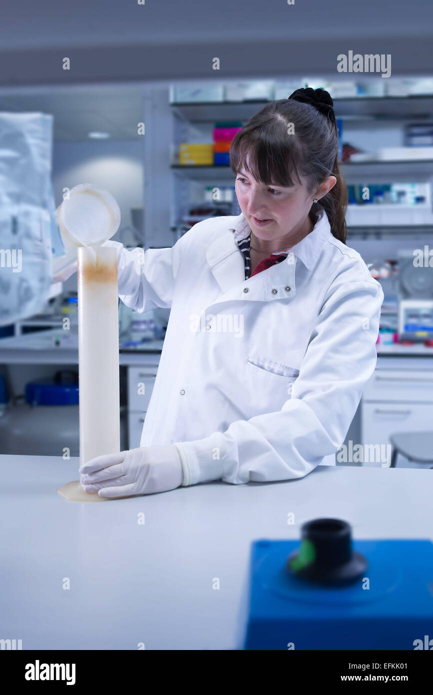 Cancer research laboratory hi-res stock photography and images - Alamy