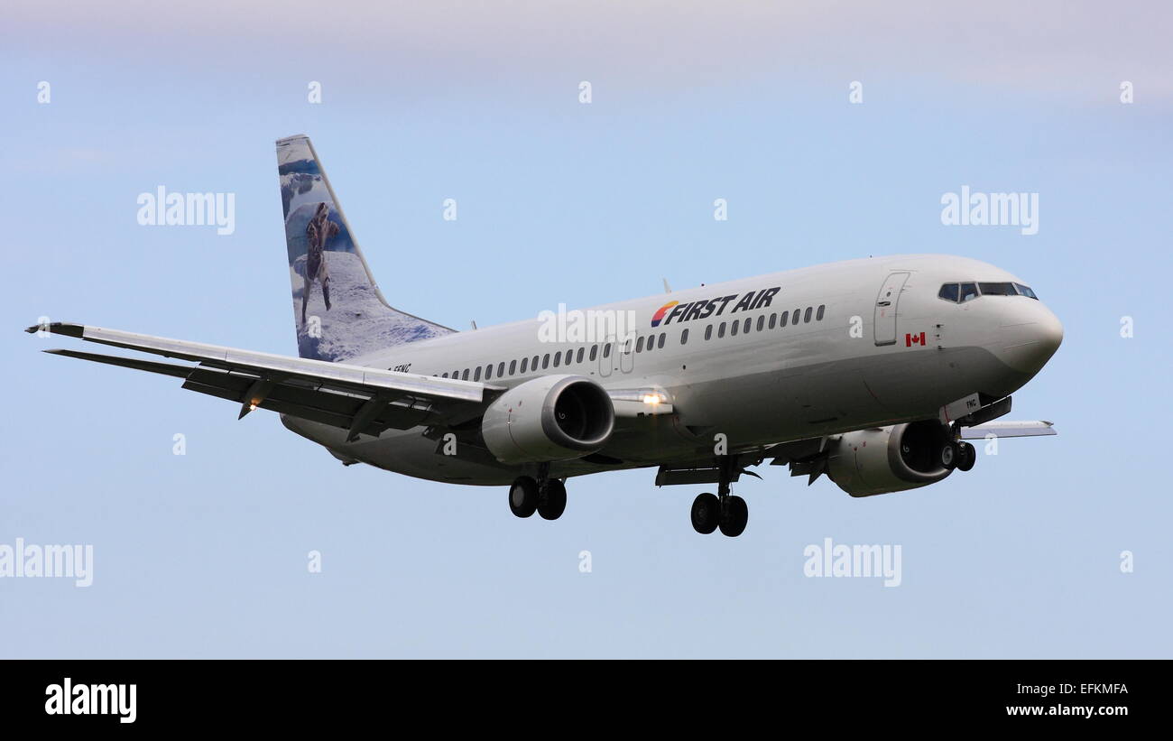 Boeing 737 400 hi-res stock photography and images - Alamy