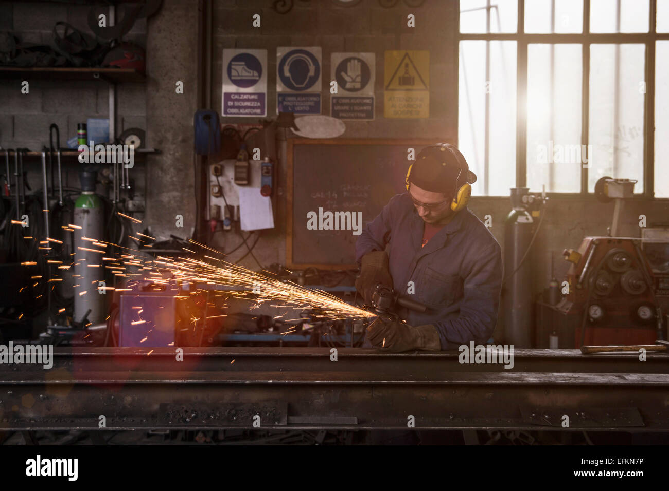 Single point cutting tool hi-res stock photography and images - Alamy