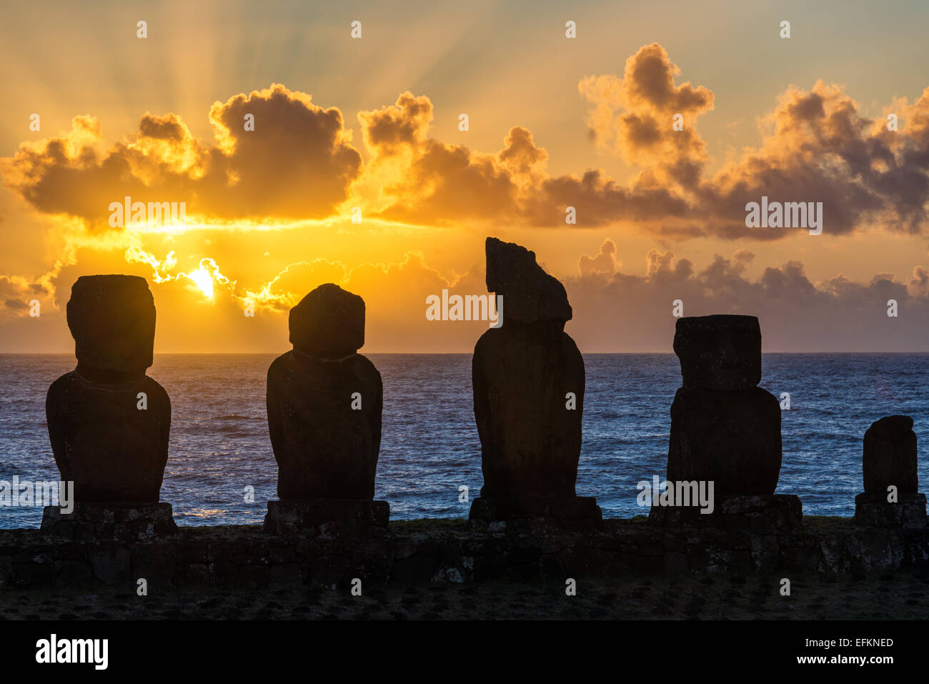 Sun behind island hi-res stock photography and images - Alamy