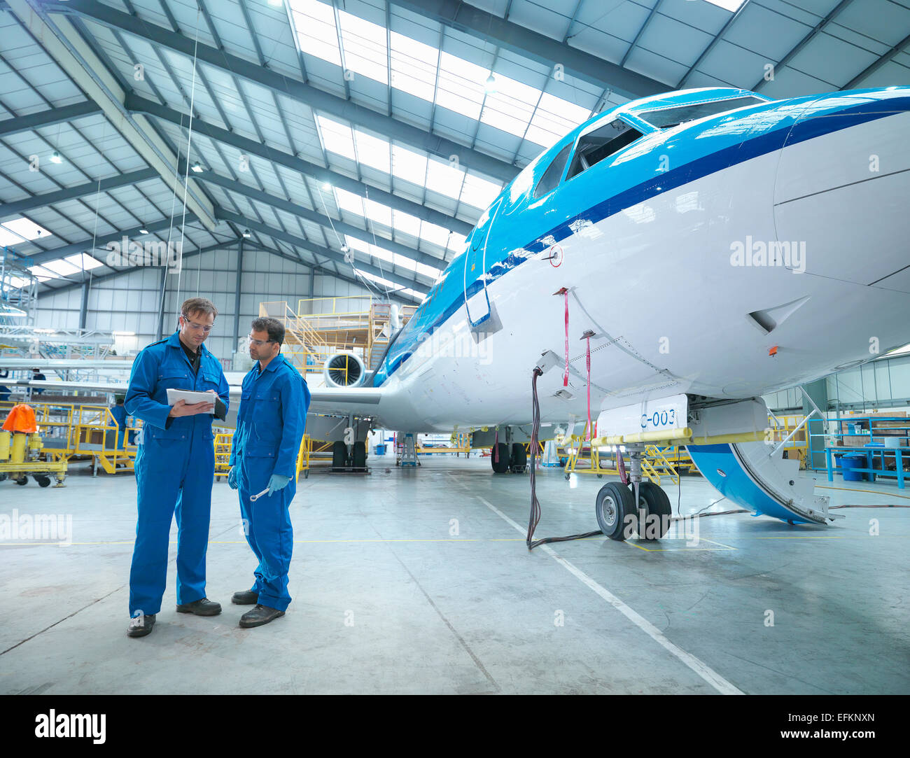 Plane engineers hi-res stock photography and images - Alamy