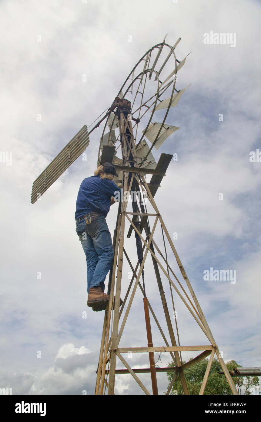 Windmill pump water well hi-res stock photography and images - Alamy