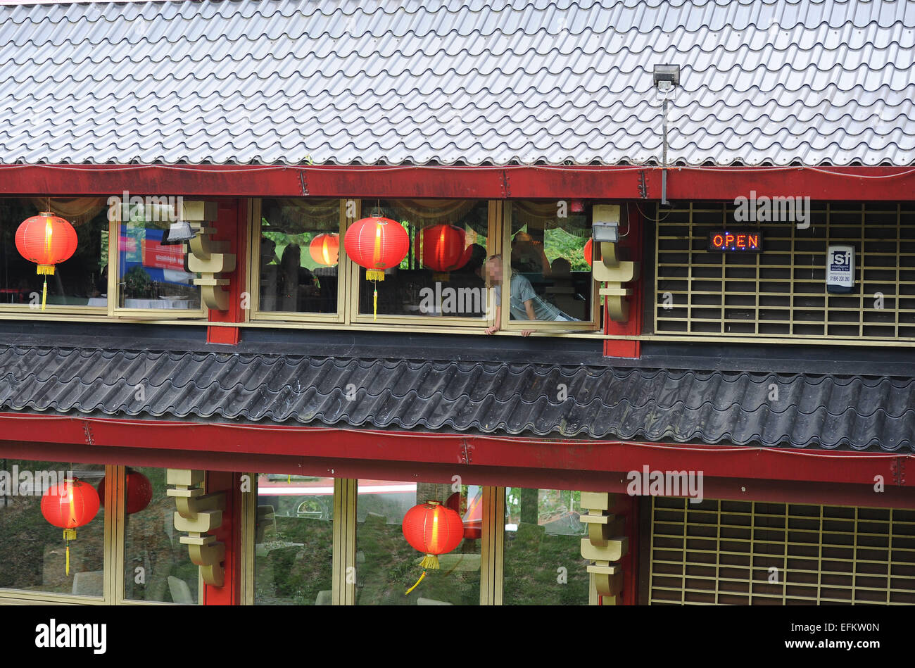 Gwen Stefani and her family enjoy dinner at Feng Shang Princess, a ...