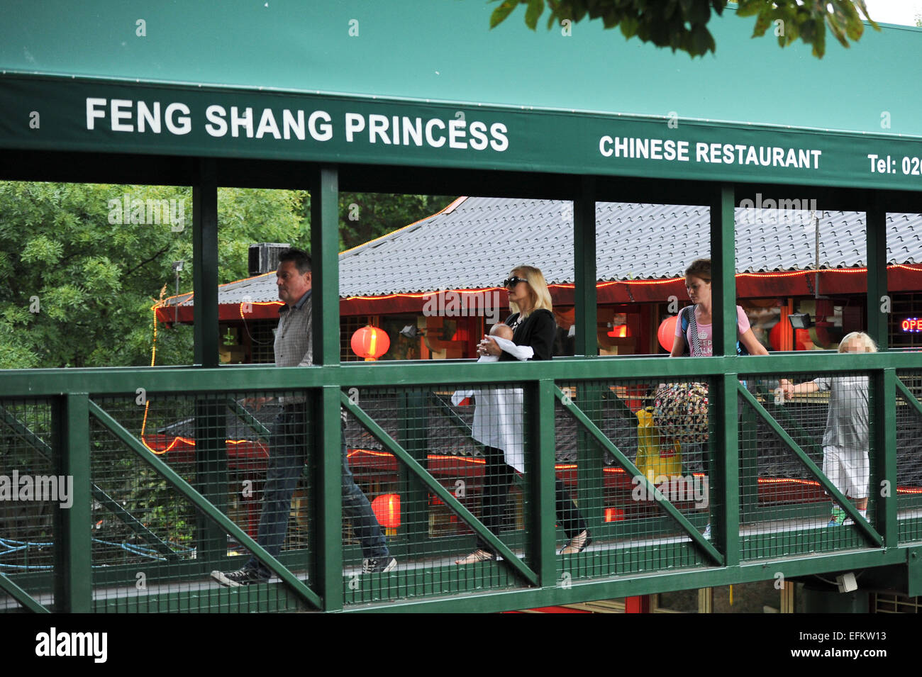 Gwen Stefani and her family enjoy dinner at Feng Shang Princess, a ...